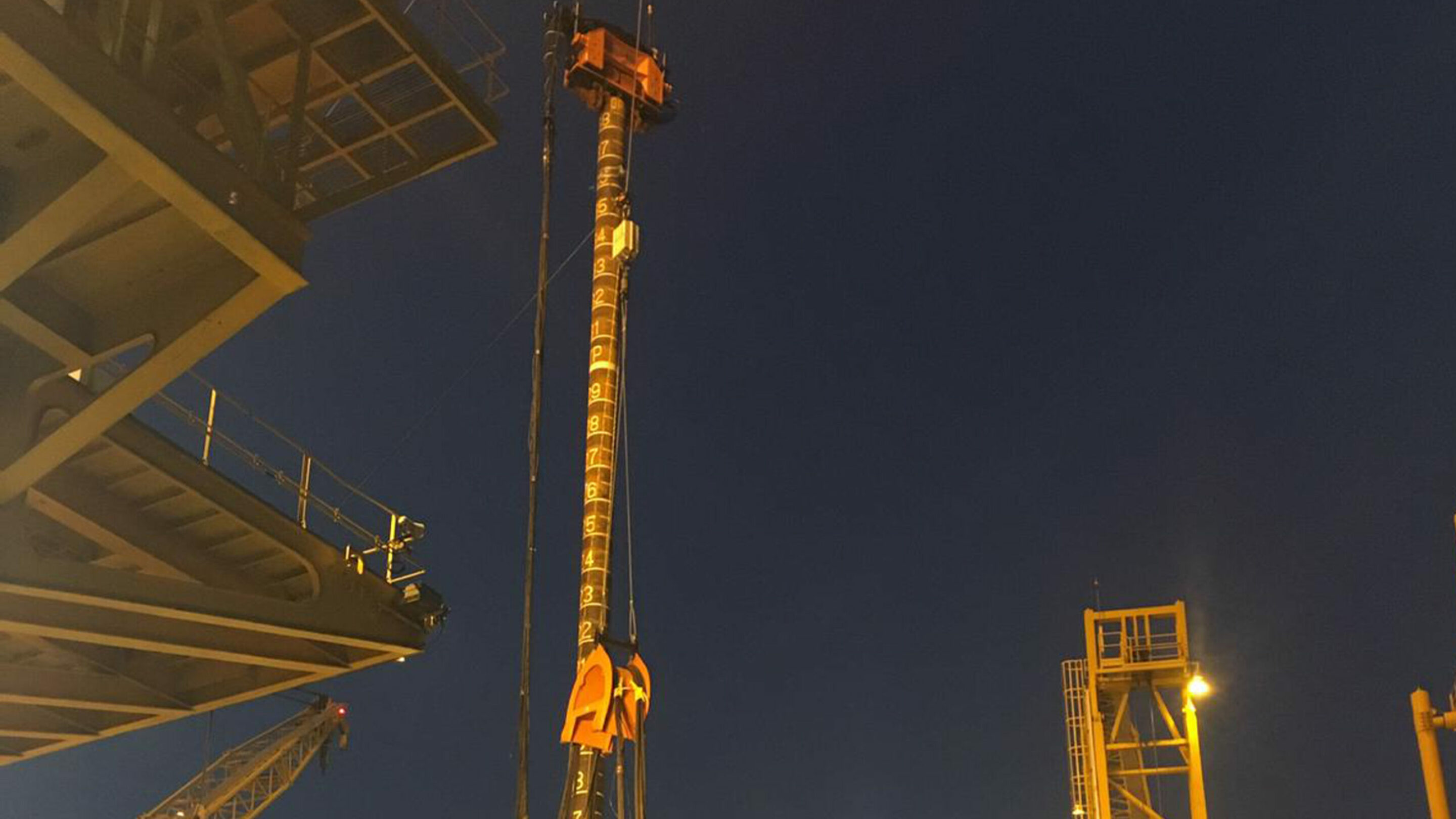 4 through leg pin piles for a wellhead platform - CAPE Holland