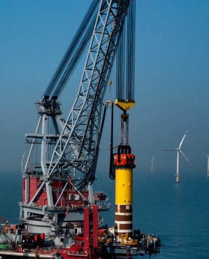 CAPE Holland - Driven by piles