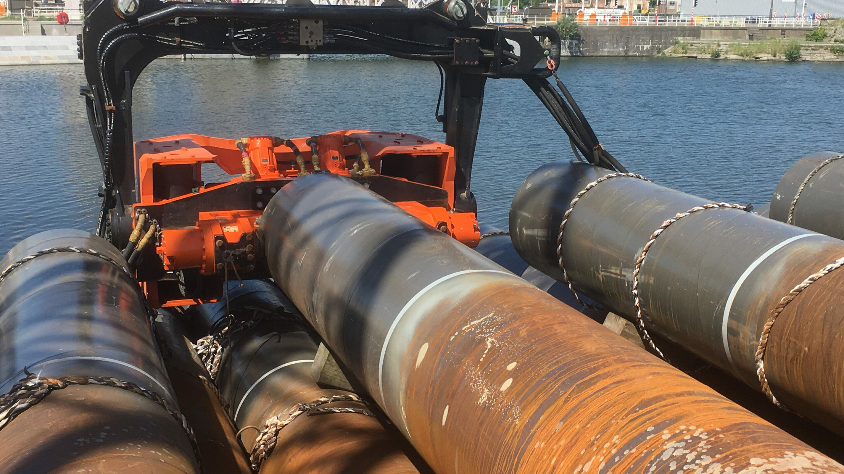 76 jetty piles for house boat mooring places - CAPE Holland