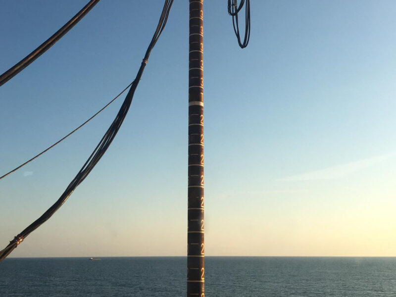 4 through leg pin piles for a wellhead platform - CAPE Holland