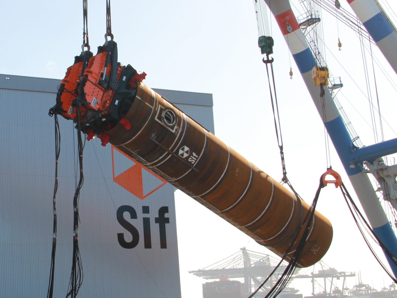 Free hanging monopile installation test - CAPE Holland