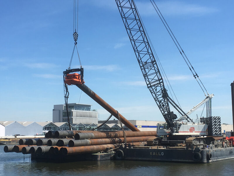 76 jetty piles for house boat mooring places - CAPE Holland