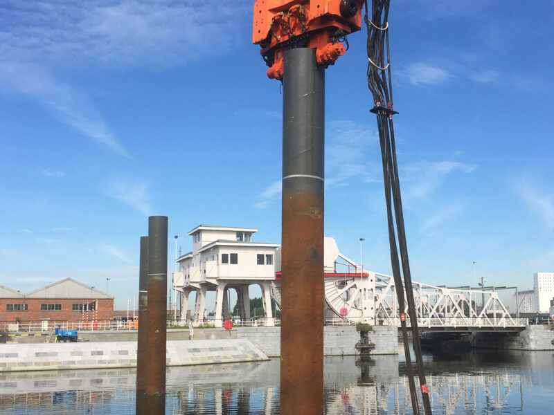 76 jetty piles for house boat mooring places - CAPE Holland