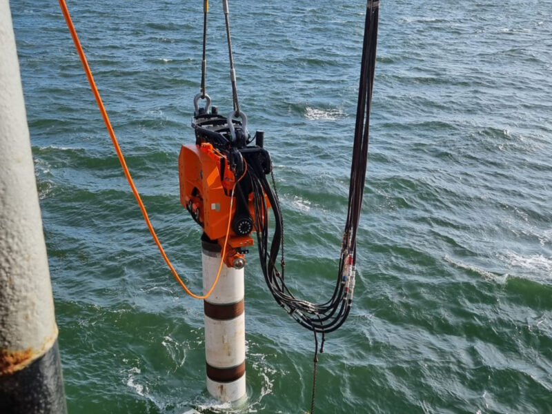 Installation and extraction of starter pile - CAPE Holland